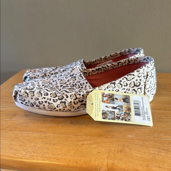 Toms | Shoes | Toms Womens Classic Slip On Neutral Bobcat With Gold ...